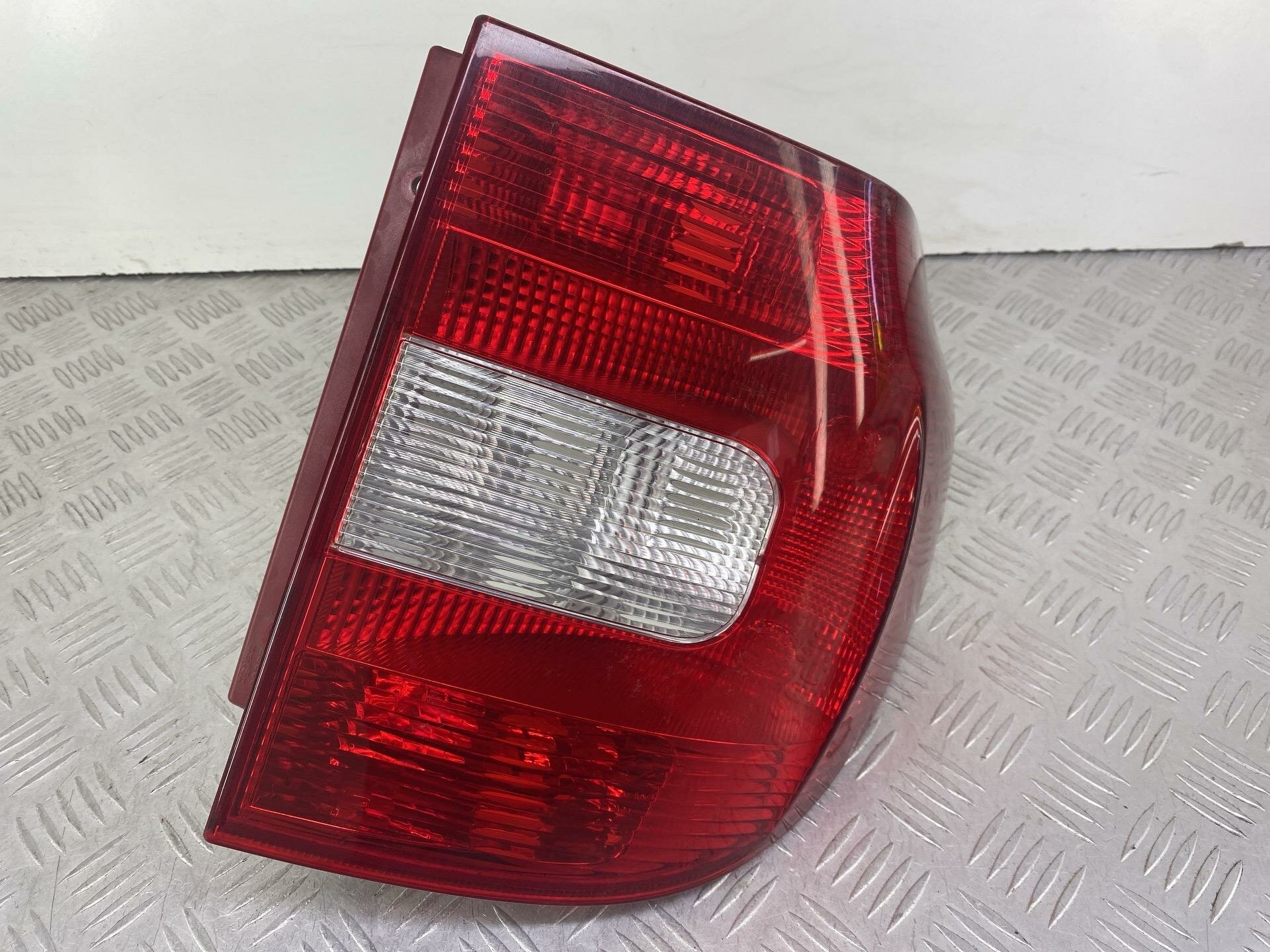 Фонарь задний левый Skoda Yeti (2009 - 2014) 9EL35467202