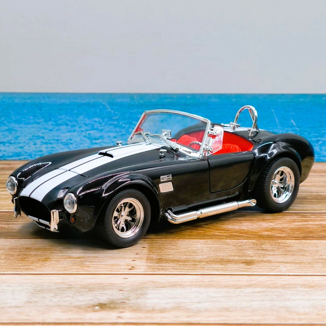 Металлическая модель Ford Shelby Cobra 427 S/C 1965 г. С световым и звуковым сопровождением. Масштаб 1:19