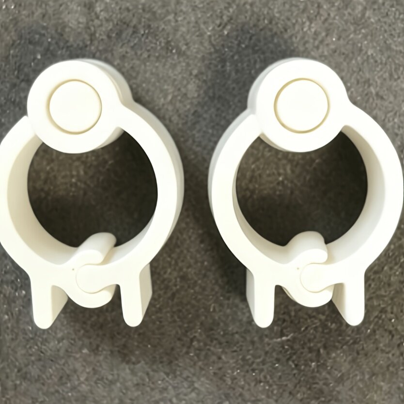 Компактные и практичные 3D-кабельные клипсы для организации проводов, белые