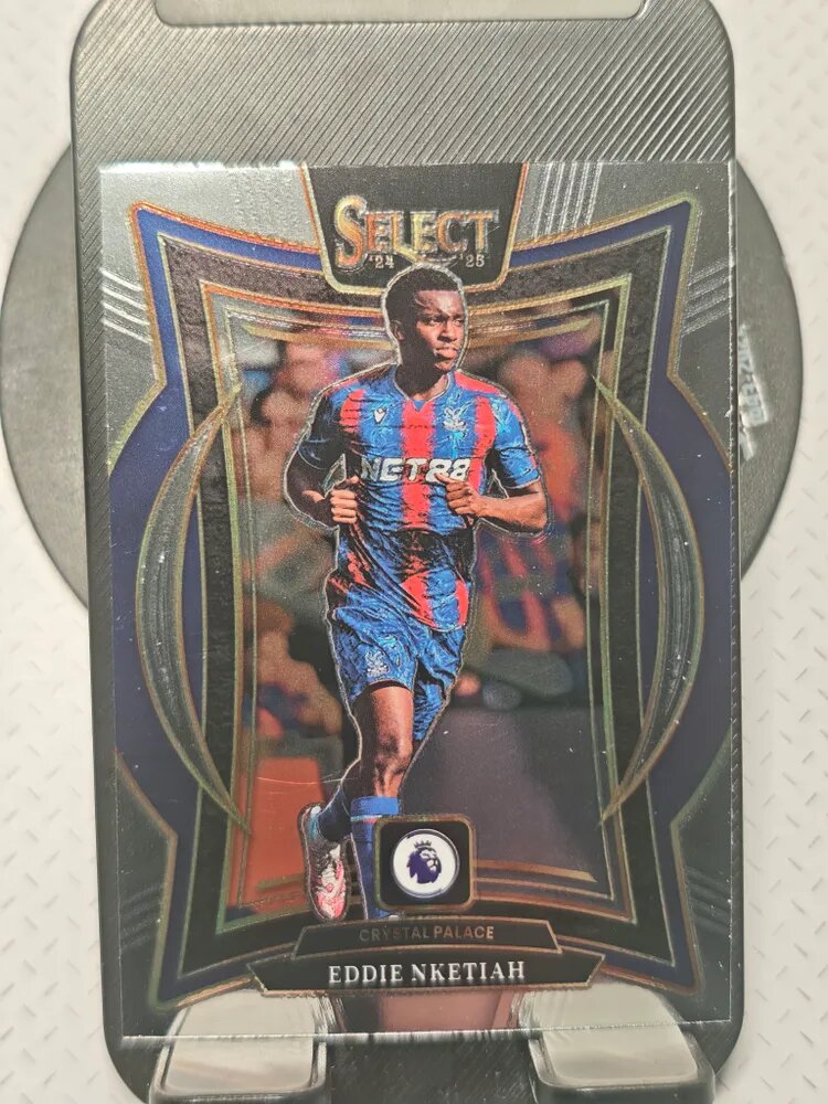 Коллекционные футбольные карточки PANINI SELECT