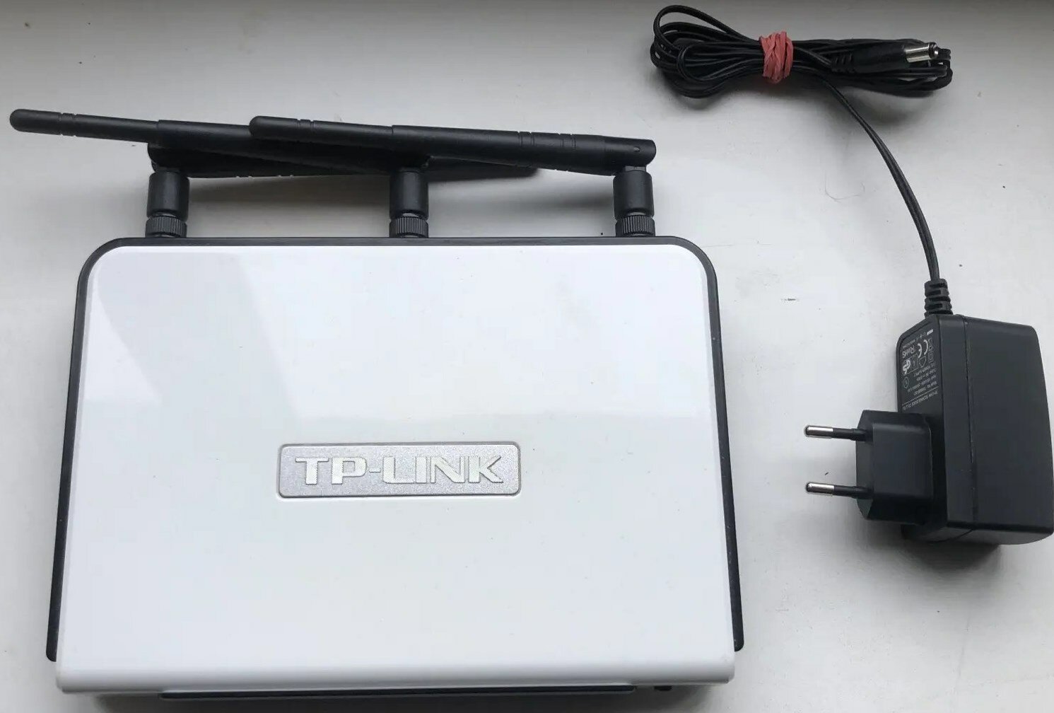 Беспроводной роутер TP-Link TL-WR941ND, 802.11n + 4x10/100 Мбит/с, 3 антенны, уценка