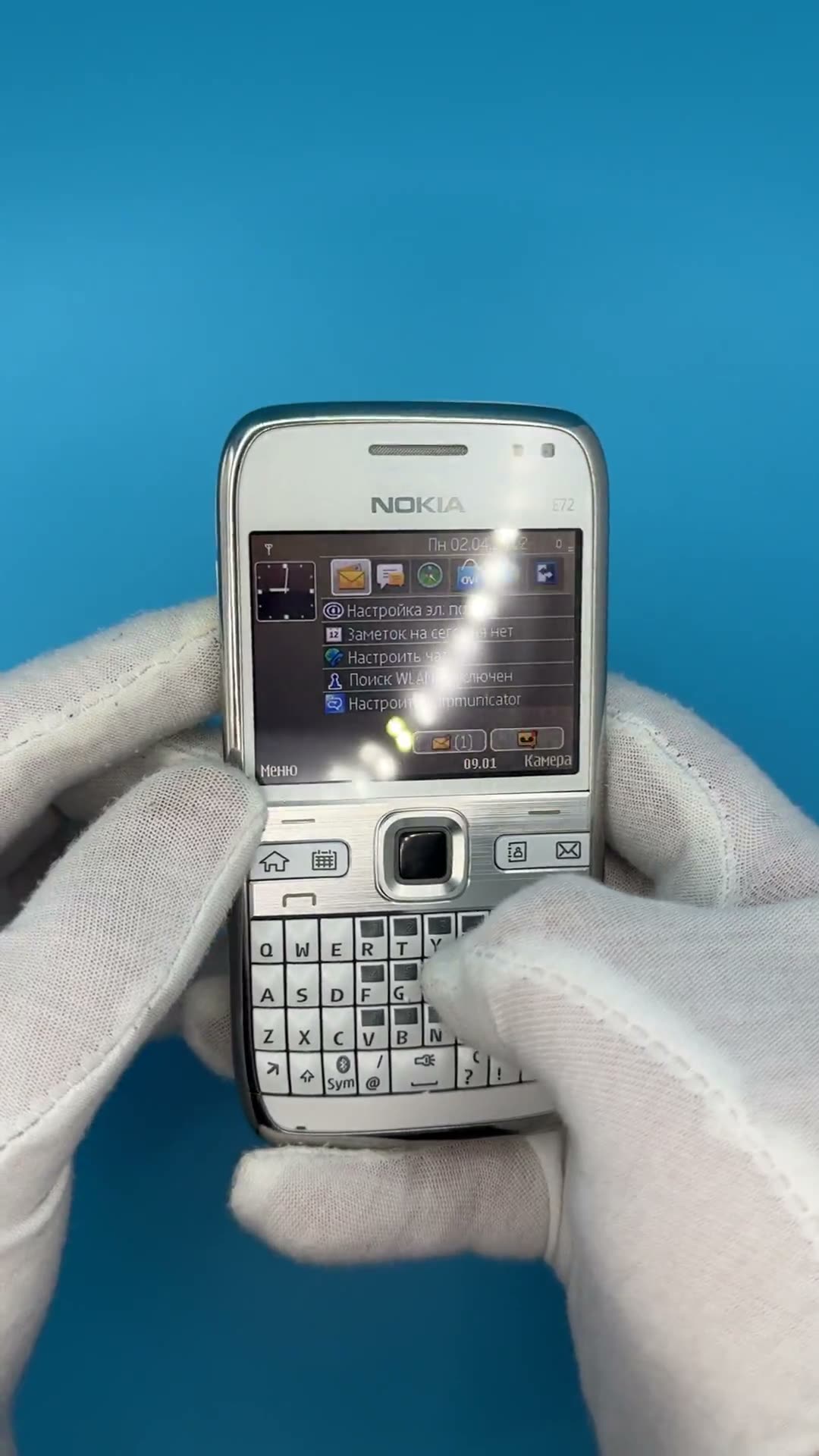 Мобильный телефон Nokia E72 — фото 1