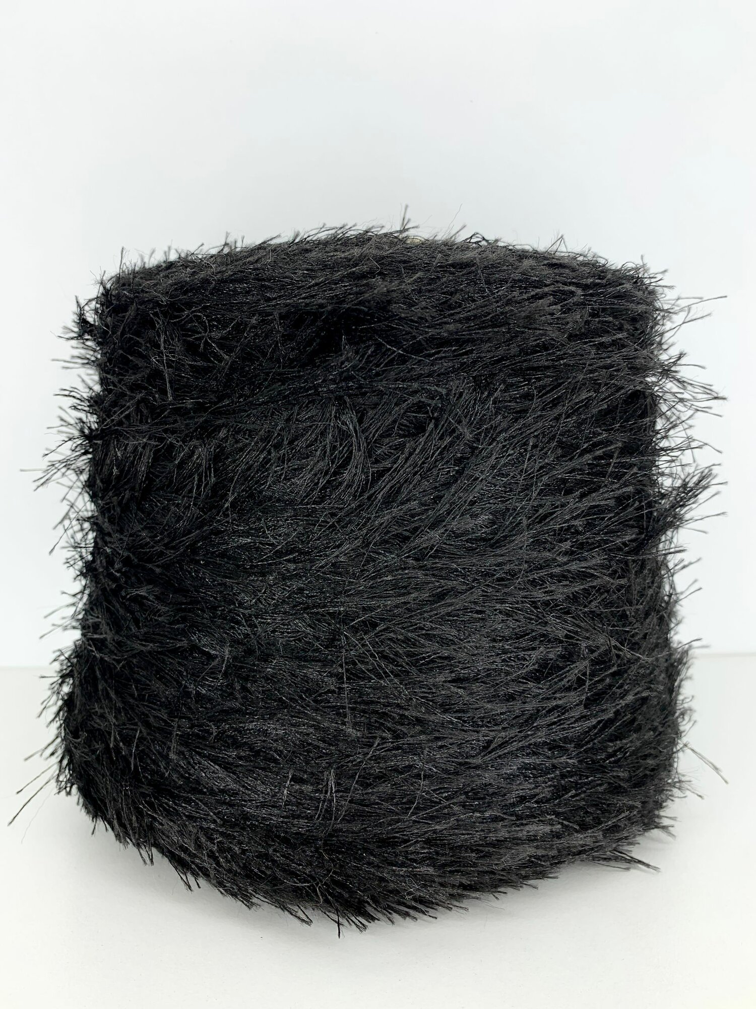 FLOWERFUR - LANIFICIO dell' OLIVO; 100% п/а; 160м/100гр; col. 530, цвет: черный; вес: 300гр; italyyarn