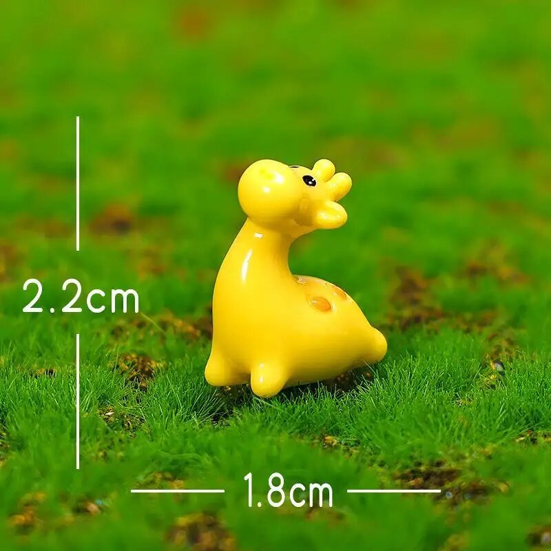 Миниатюрная фигурка жирафа желтого цвета, 2.2x1.8 см