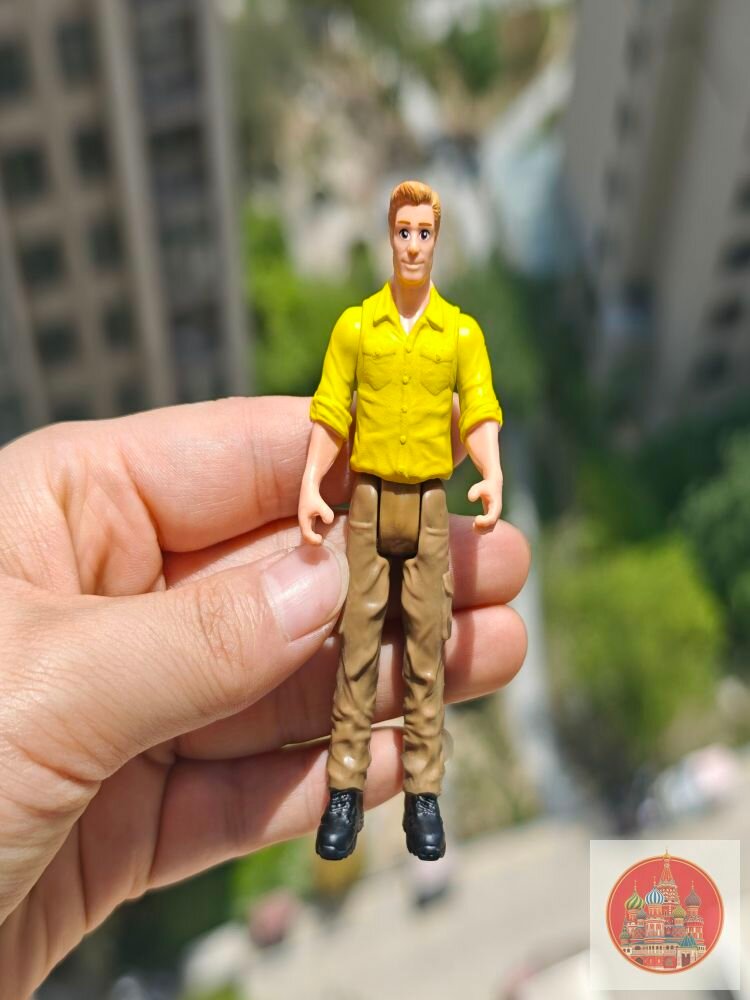 Фигурка Schleich мужская в желтой рубашке и коричневых брюках, высота 10 см, для детей, подарок