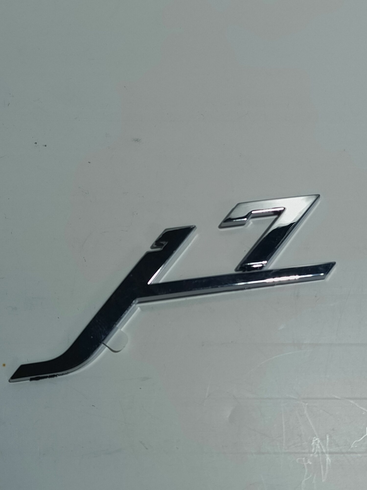 Эмблема "J7" JAC J7 [1.6 16V CVT лифтбэк Turbo] 3904110U7340