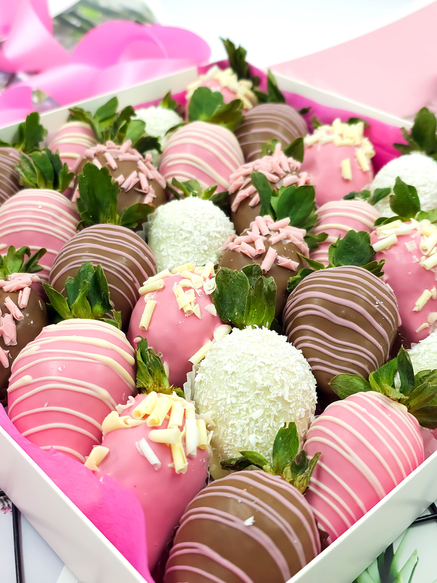 Клубника в шоколаде (25-36 ягод) "Для тебя" подарок подруге, маме, жене на День рождения, Сладкий подарочный набор