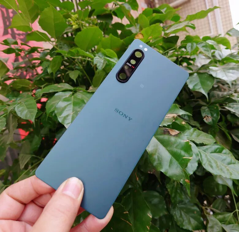 Задняя крышка Sony Xperia X1 II матовая зеленая с рамкой и линзой для замены