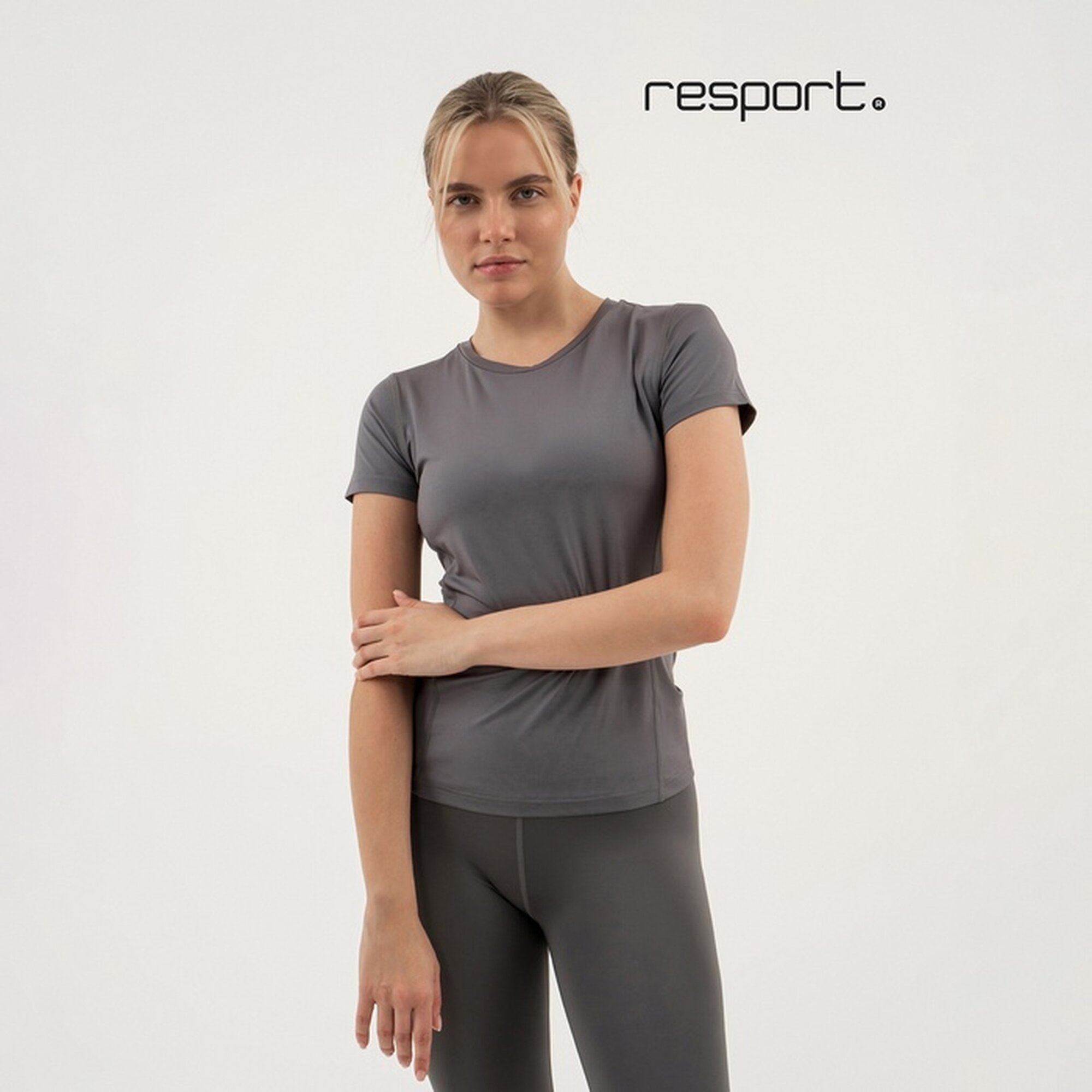 Футболка спортивная resport. Женская спортивная коллекция