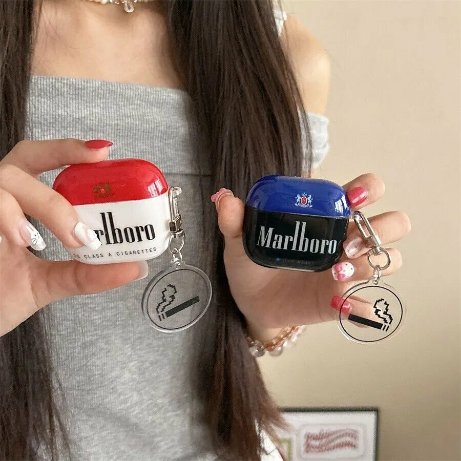 Чехол для Аирподс Про 2 / Airpods Pro 2 творческие Marlboro Марлборо жесткий чехол, цвет: белый