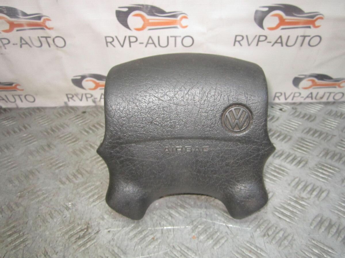Подушка безопасности водителя Volkswagen Golf 3