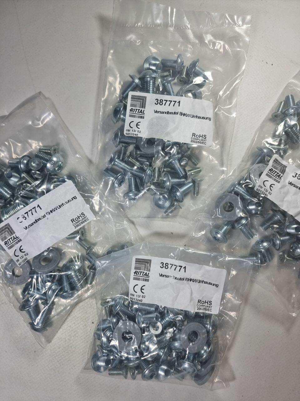 Набор винт+ шайба(резина) TORX (потн, круг, полукруг. голов) т 10.9 М10*19, М7*16, М5*13, RITTAL RoHS compliant 2002 95 EC 387771Германия