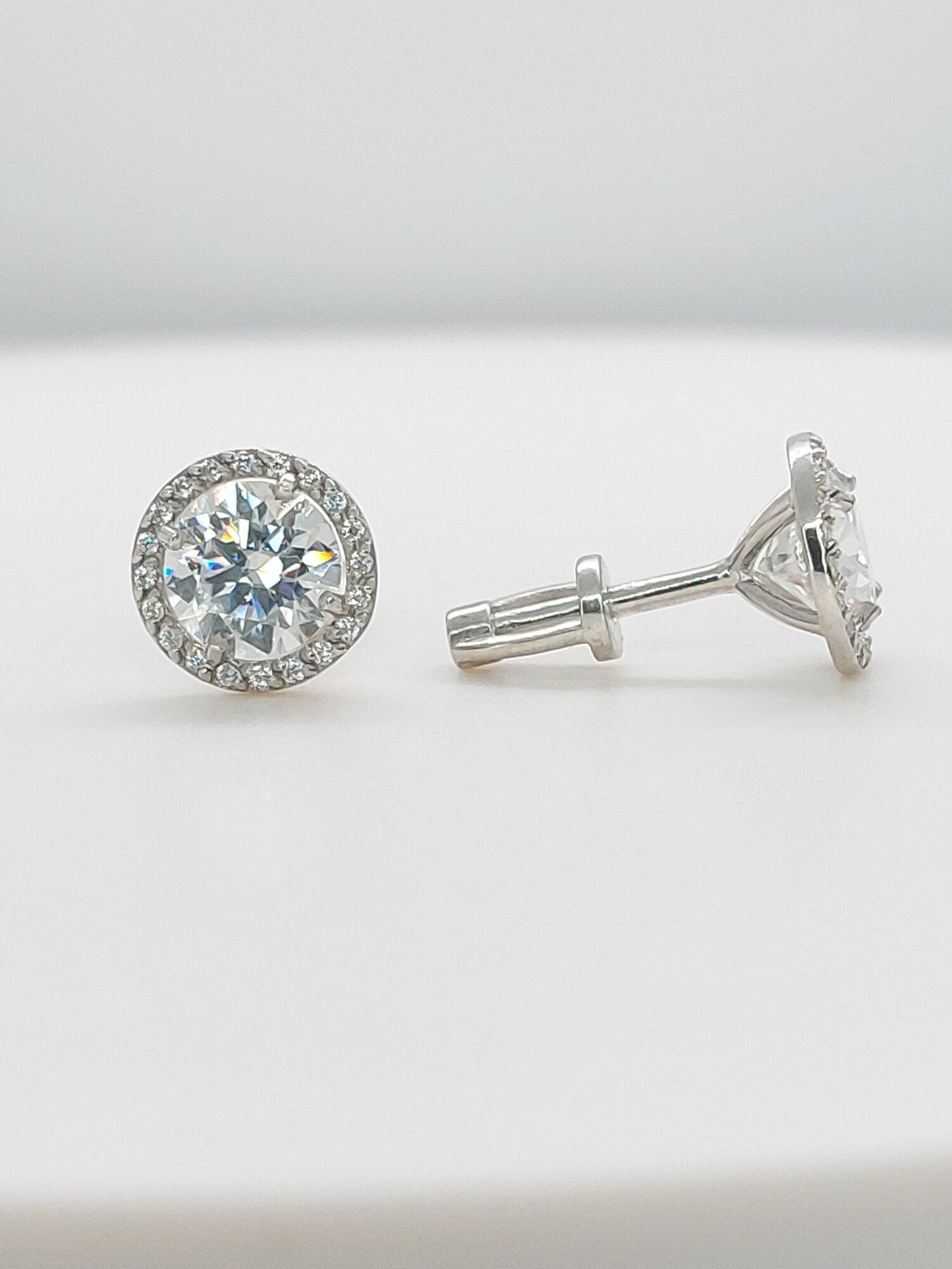Серьги пусеты, серебро, 925 проба, родирование, муассанит, фианит
