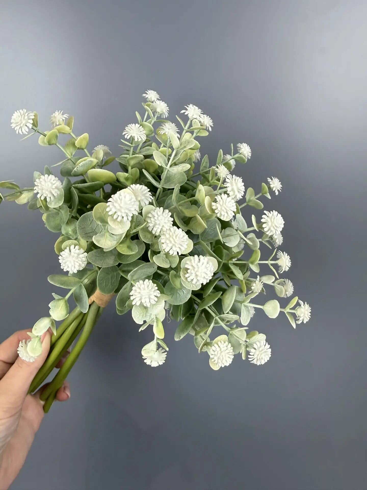 Букет из искусственной гипсофилы белой с шариками для декора и интерьера