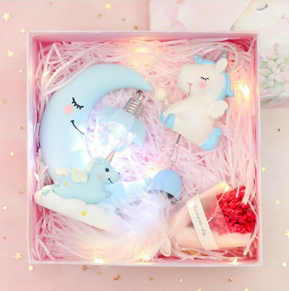 Детский подарочный набор мини-ночник Месяц и погремушка-колокольчик Единорог с перышком, в красивой подарочной коробке