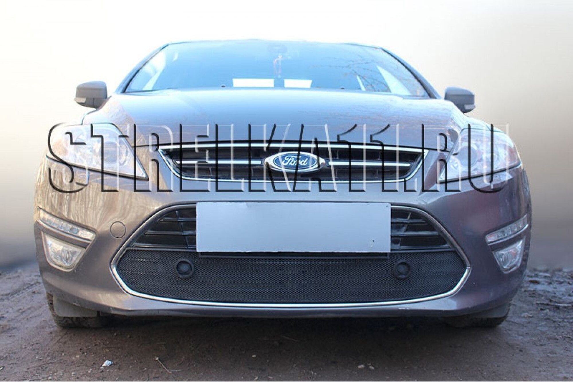 Защитная сетка радиатора с окантовкой и защелками для Ford Mondeo 2010-2015 (IV рестайлинг), с ПТ