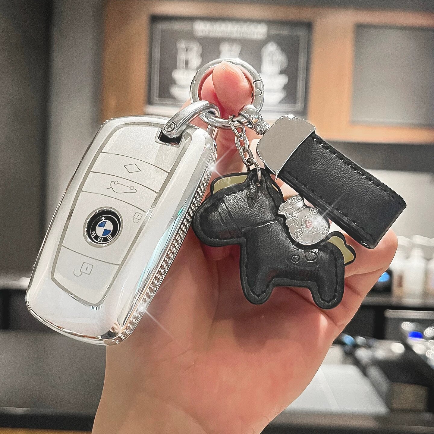 Ключевой чехол BMW в метеорном сером с черным символом удачи для 25 моделей BMW, включая 3-ю и 5-ю серии