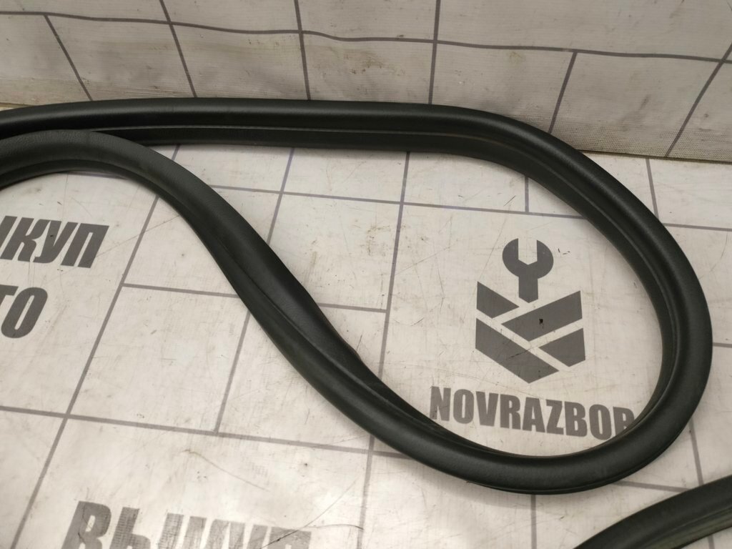 Уплотнитель двери Skoda Fabia 2007-2015 — фото 1