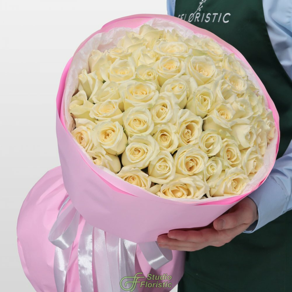 Монобукет STUDIO FLORISTIC "Белая Роза", 51 роза, 40см, оберточная бумага