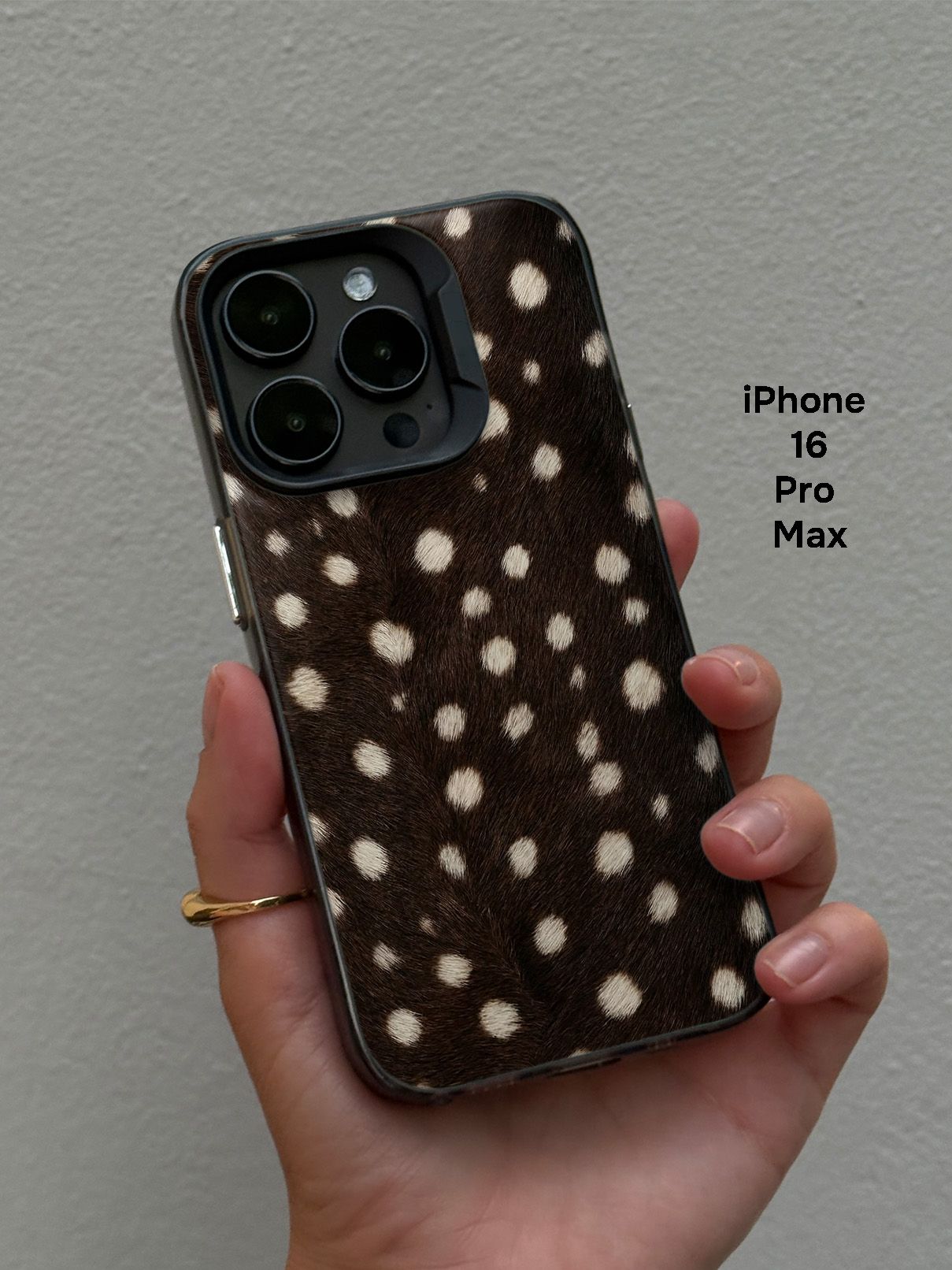 Чехол на Iphone 16 Pro Max в горошек