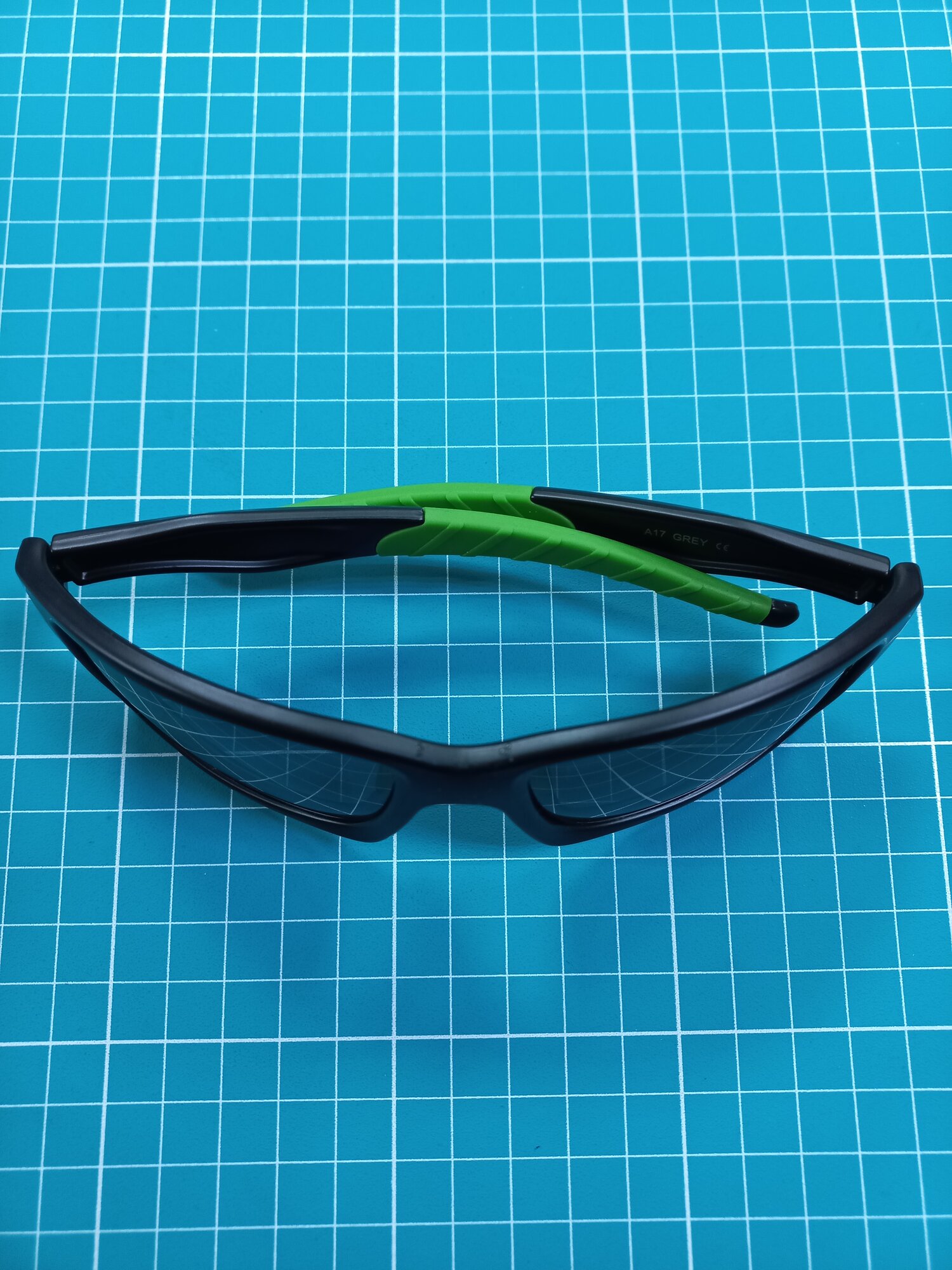 Очки поляризационные Nautilus A17 линзы ТАС серые