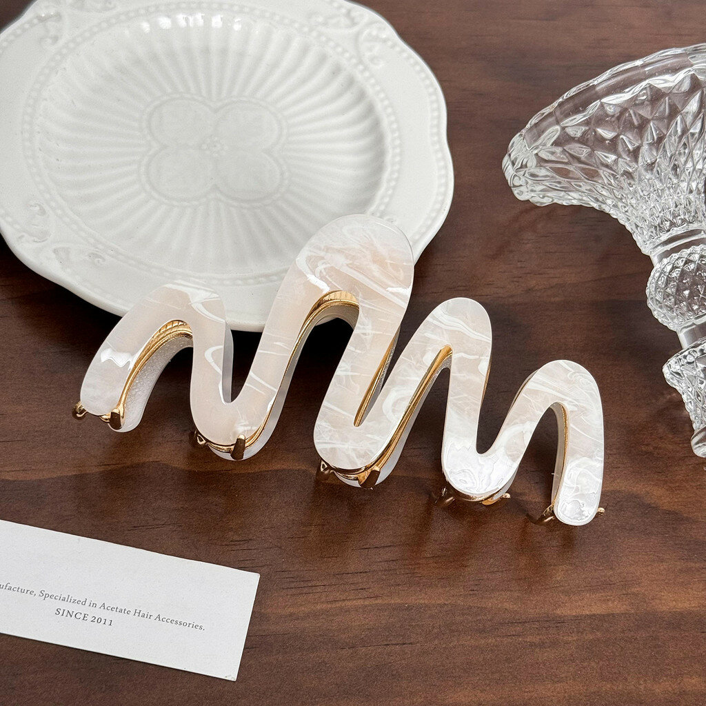 Зажим для волос chic крупный аксессуар в ярких акриловых цветах для стильных женщин белый