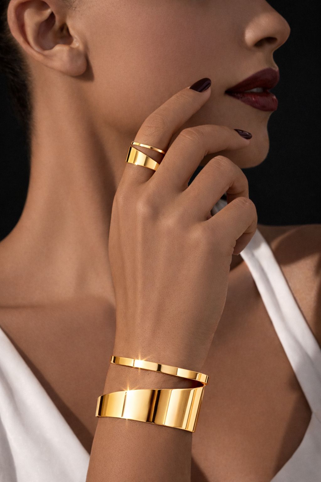 Комплект бижутерии: кольцо, браслет