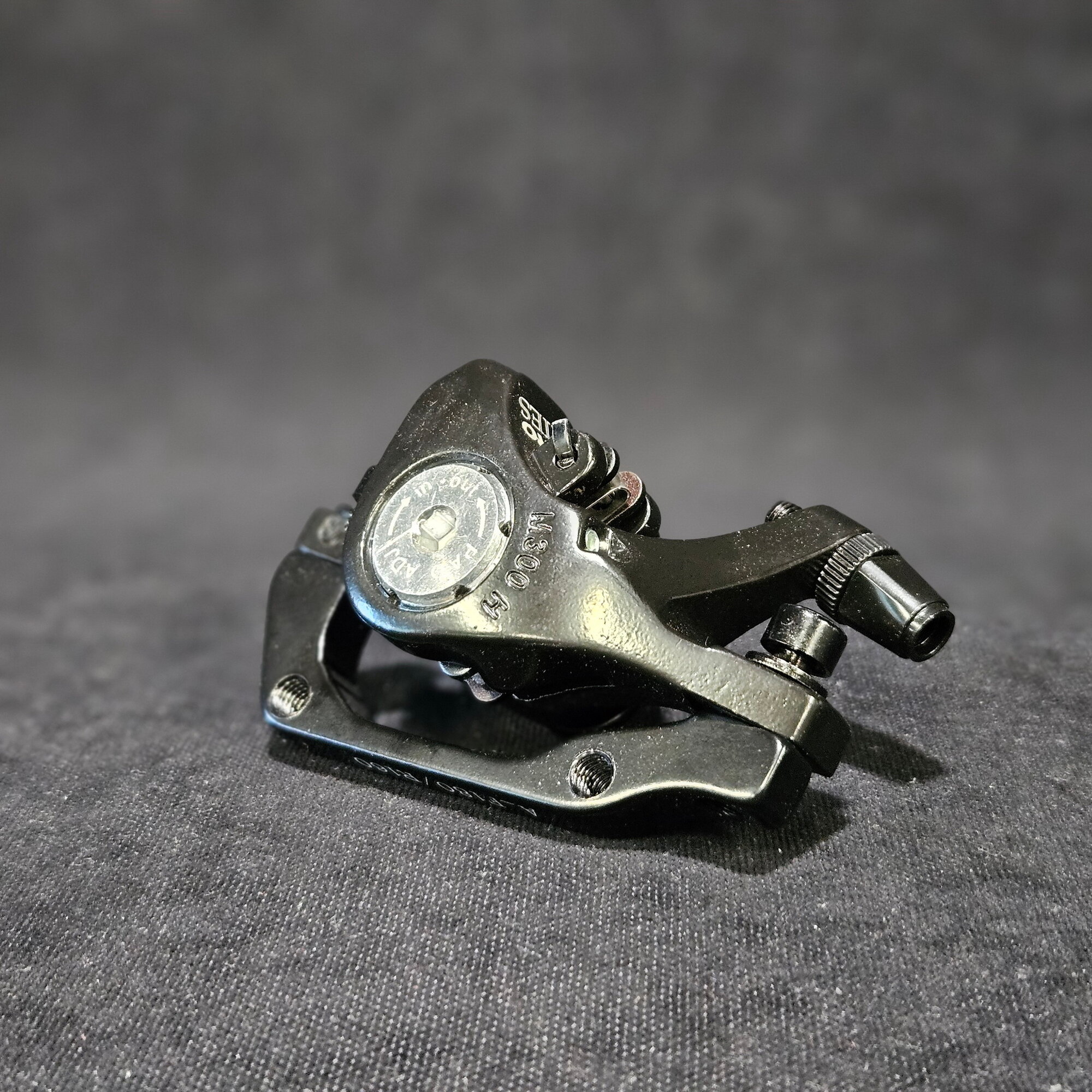 Калипер механический Tektro Aries MD-M300, колодки Shimano B-type, черный, адаптер IS-PM 180/160 мм в комплекте
