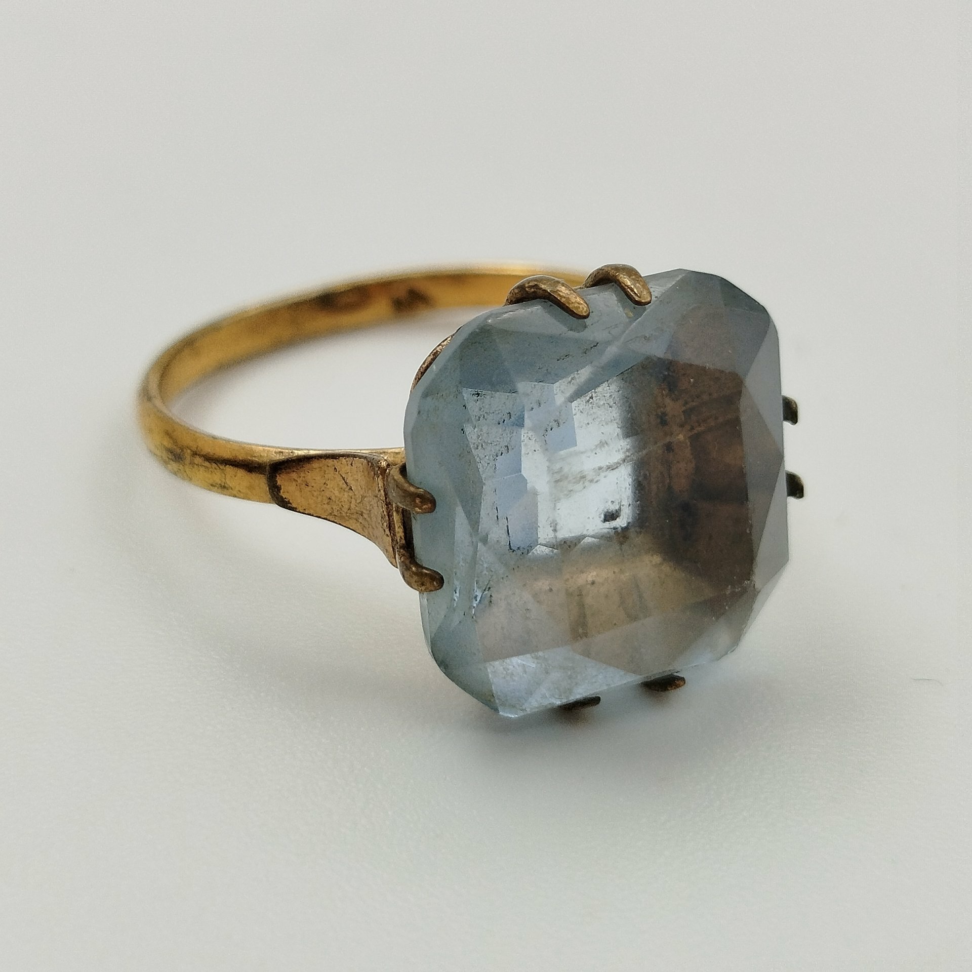 Кольцо со вставкой голубого цвета, металл, стекло, Европа, 1940-1960 гг.
