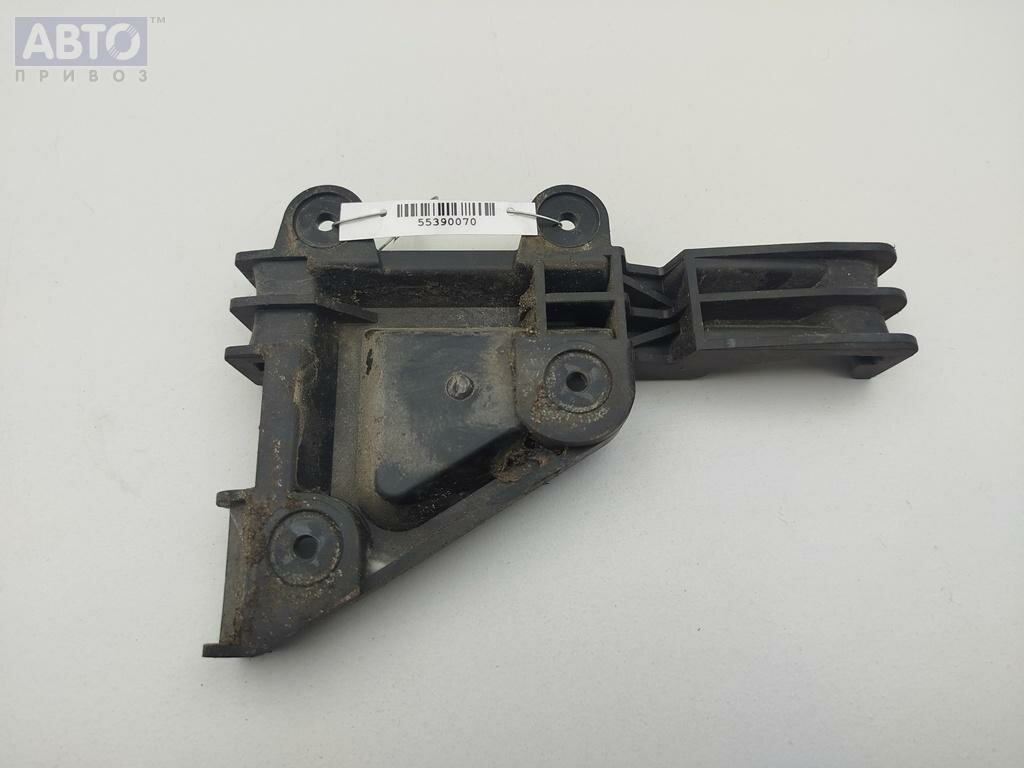 Кронштейн бампера переднего Audi 80 B4 (1991-1996)