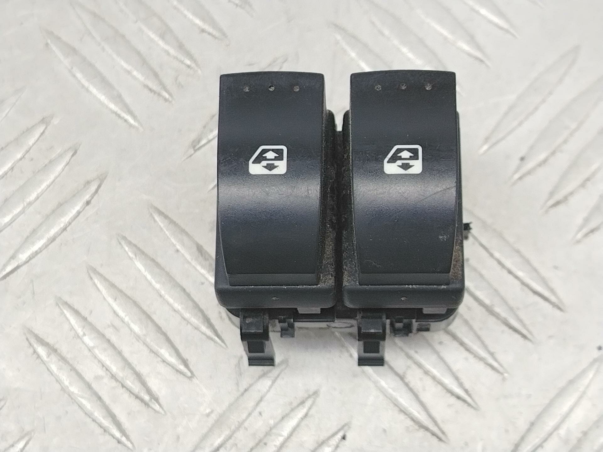 Блок управления стеклоподъемниками Renault Scenic 2 (2003 - 2006) 2650305