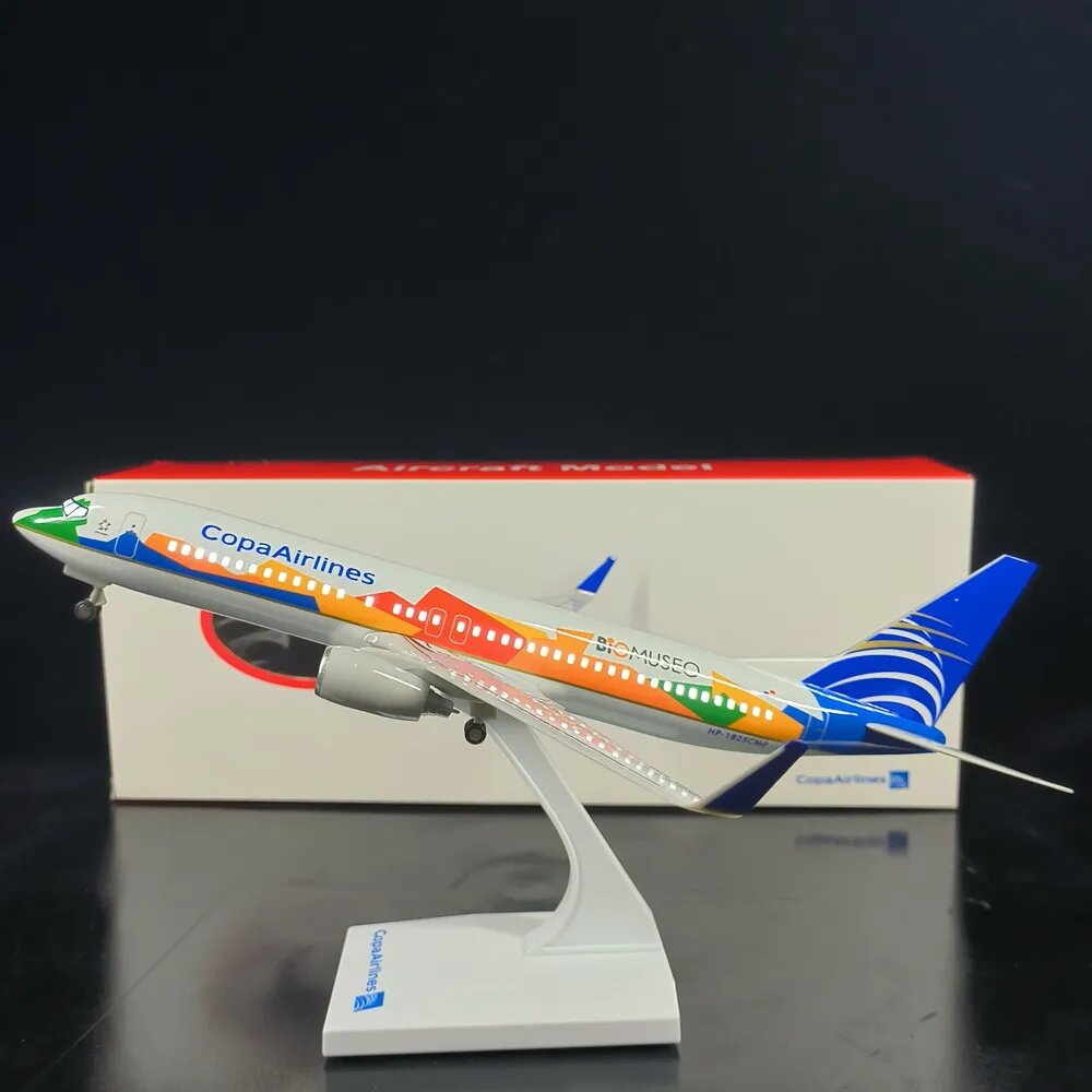 Сборная модель самолета 1/180 30см с шасси и фонарями в кабине, смола, Copa Airlines B737, авиационная краска.