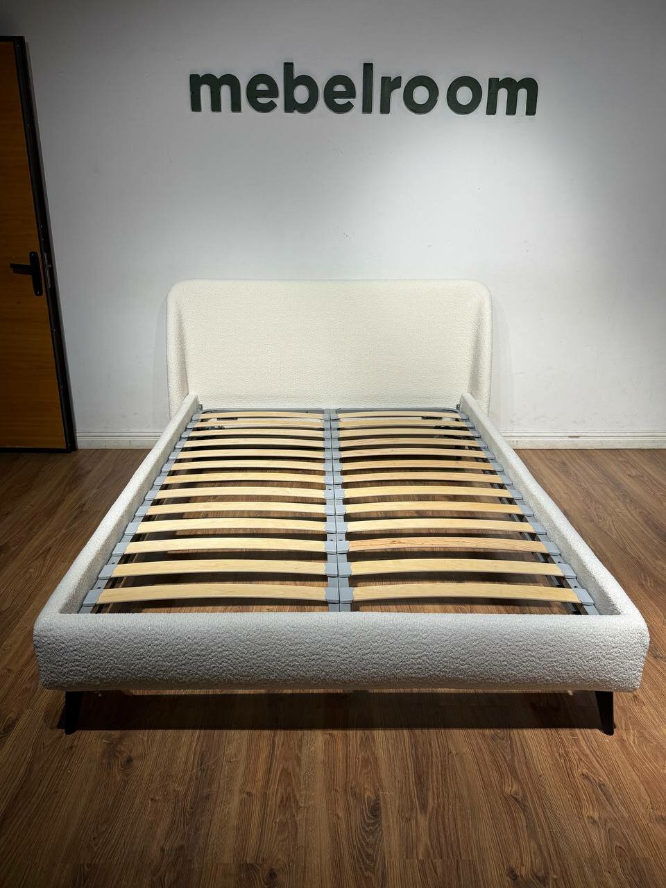 Mebelroom.shop, Мосс кровать на ножках 140х200 двуспальная, букле