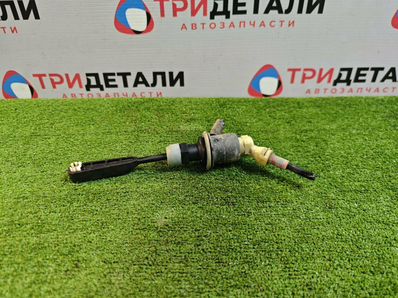 Главный цилиндр сцепления Renault Duster 1.6 H4MD438 2016 (б/у)