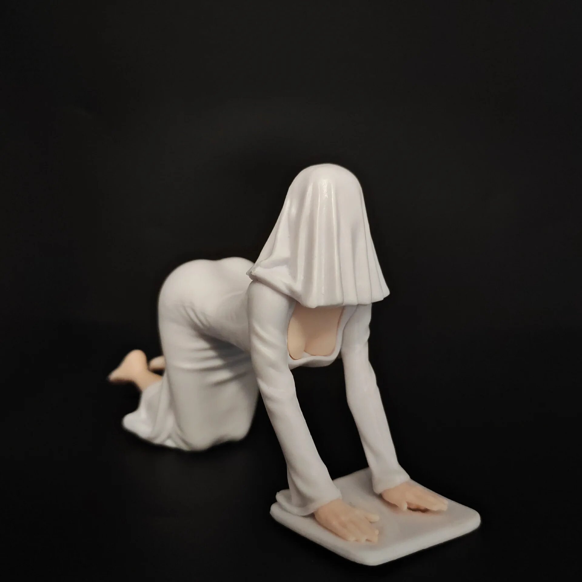 Фигурка Белая Призрачная Девочка TOPTOY Lying posture
