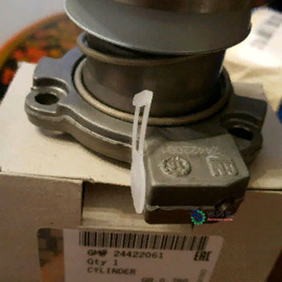GENERAL MOTORS 24422061 Цилиндр, в сборе, подчиненный сцепления, исключая трубку 24422061