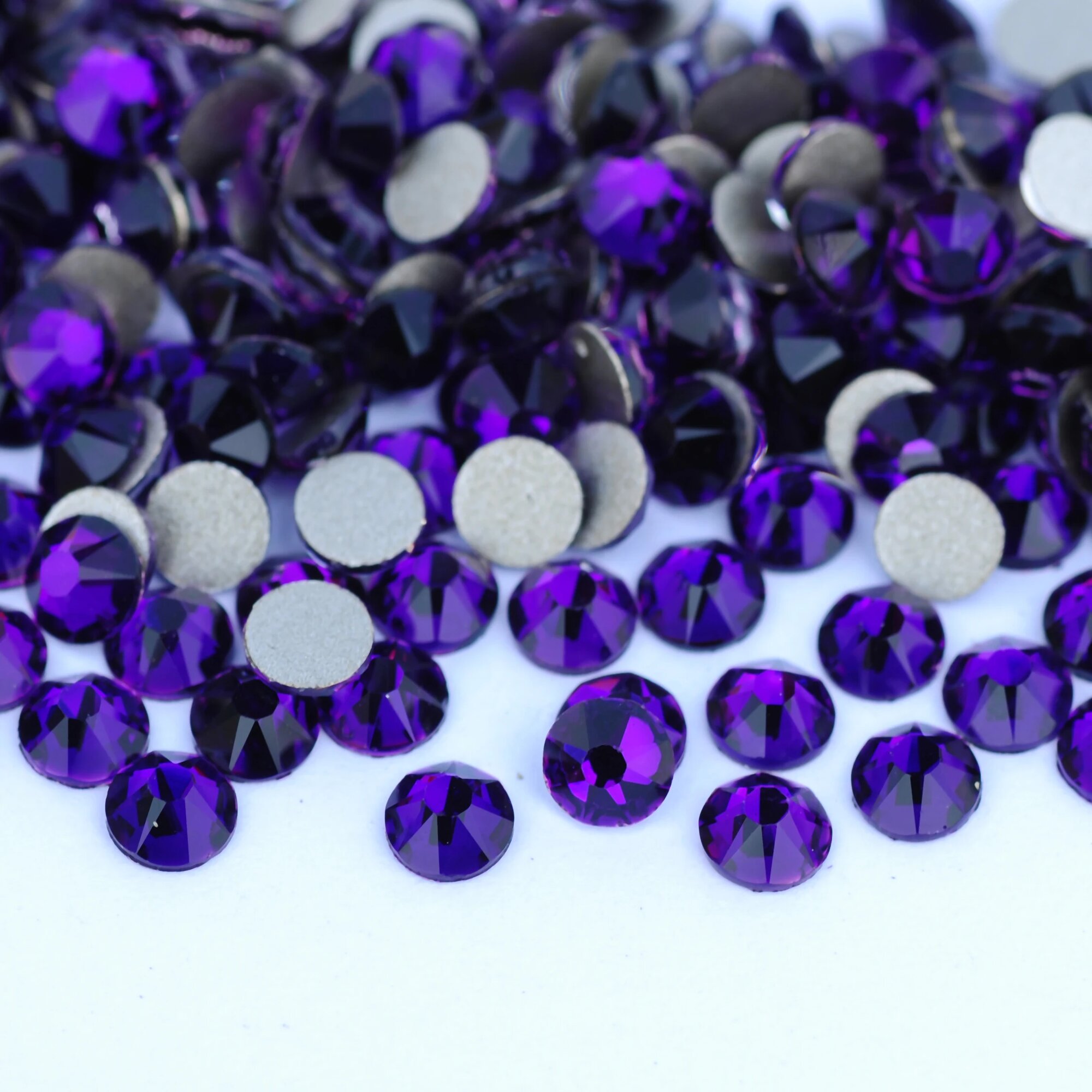 Кристаллы SS16 сиреневые Purple velvet 30 шт.