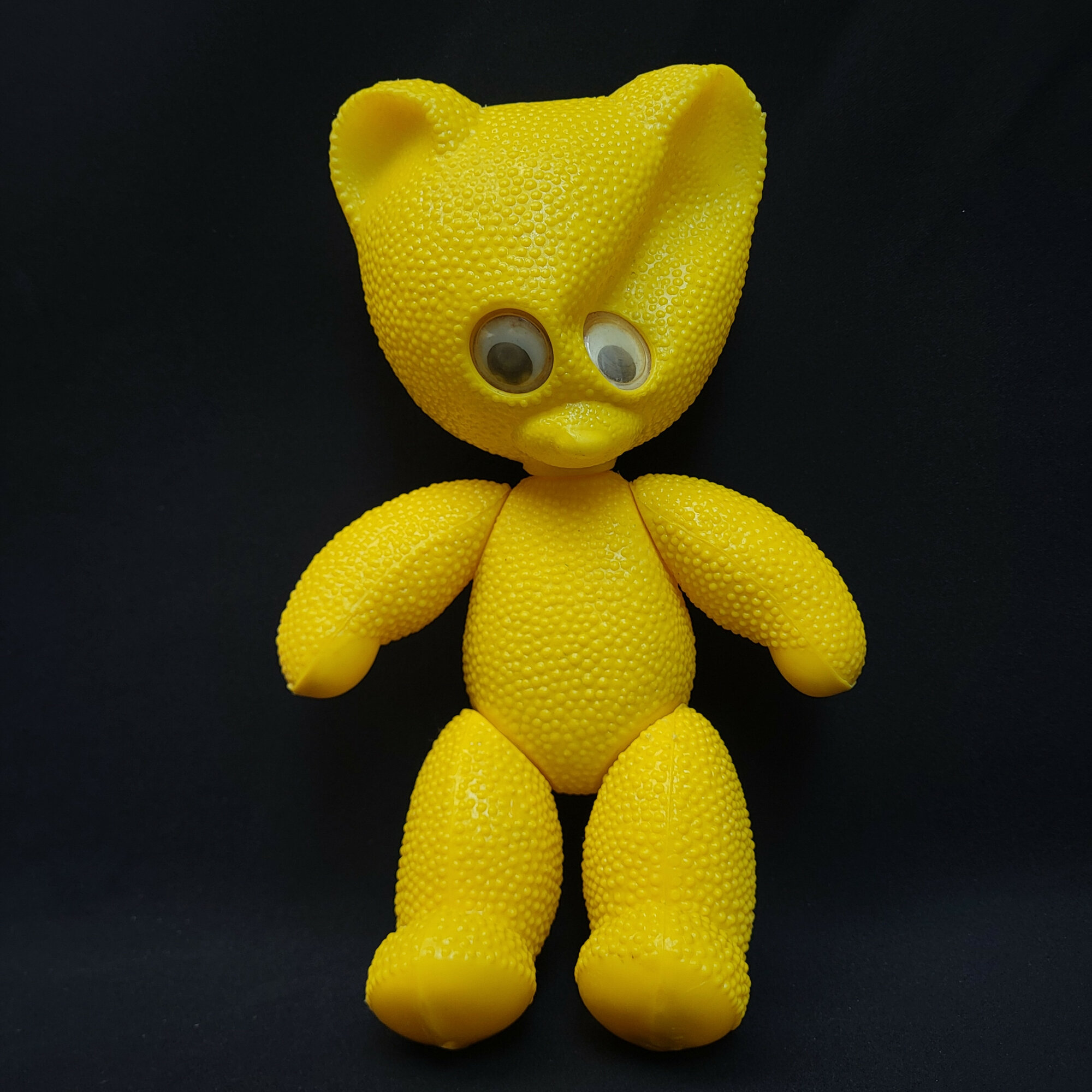 Игрушка пластмассовая винтажная, СССР. Фигурка медвежонка с подвижными лапами и глазами
