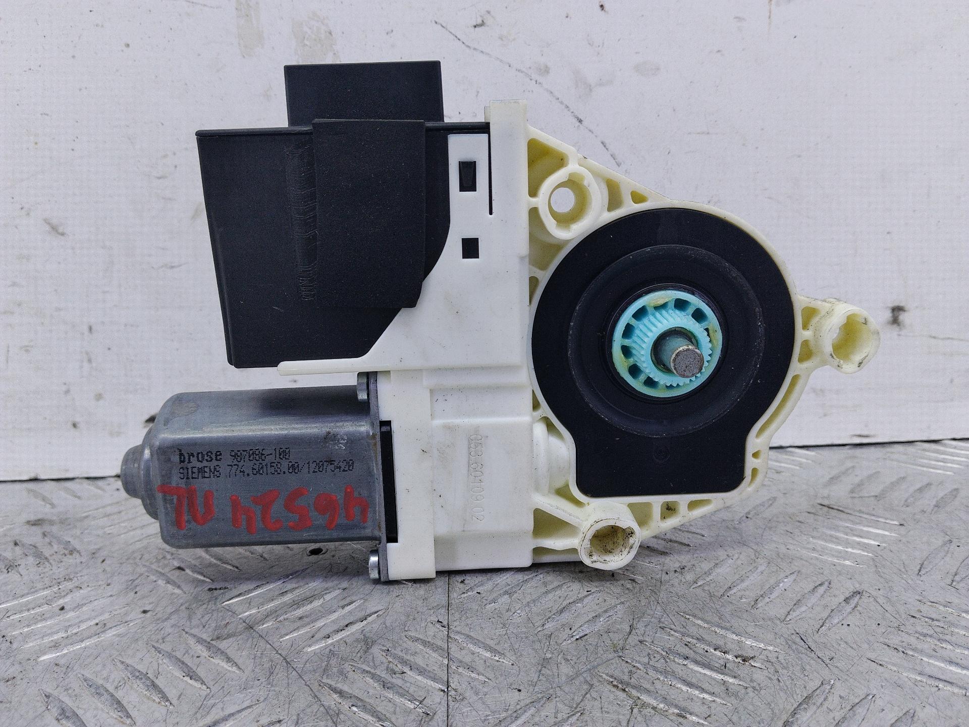 Моторчик стеклоподъемника передний левый SEAT Ibiza 3 рест. (2006 - 2008) 0536010902