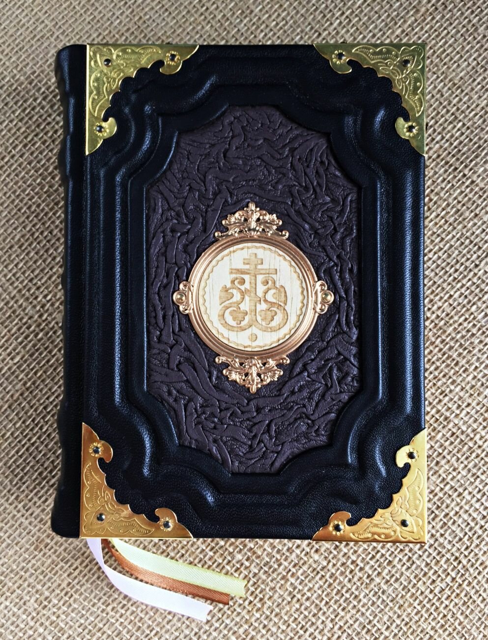 Православный молитвослов (подарочная кожаная книга)
