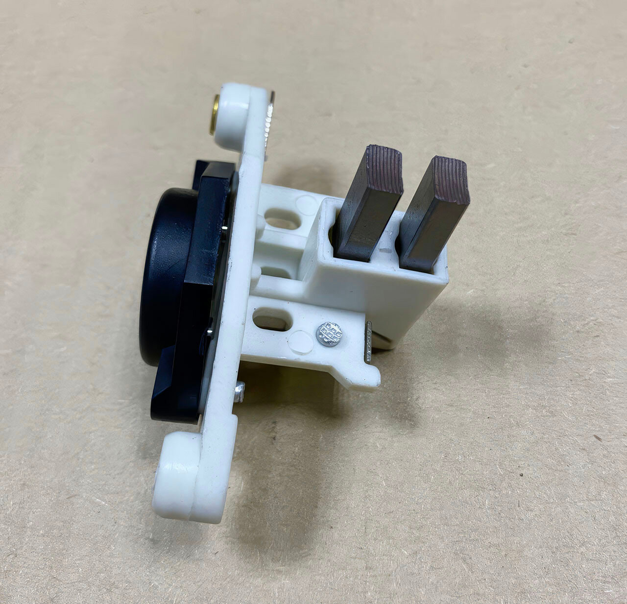 Регулятор напряжения VW Passat B1 / B2 / B3/ Golf 1 (Ossca)