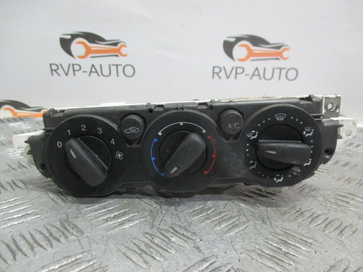 Блок управления отопителем Ford Focus 2 2005-2008
