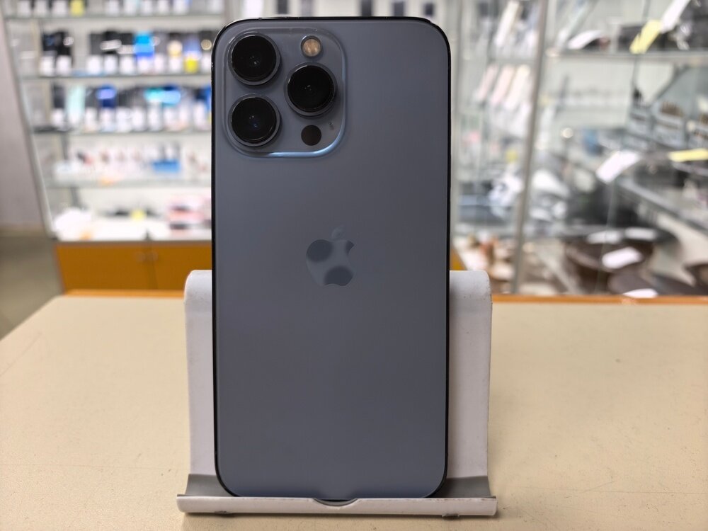 Смартфон Apple iPhone 13 Pro, 6 GB RAM, 256 GB ROM, экран 6.1", Б/У уценка