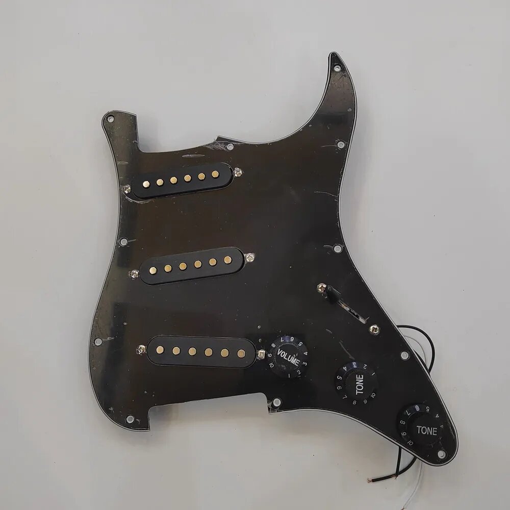 Предварительно смонтированная накладка ST Pickguard SSS 3 звукоснимателя с одной катушкой, регулируемые винты для стандартных деталей гитары Fender Stratocaster, черные