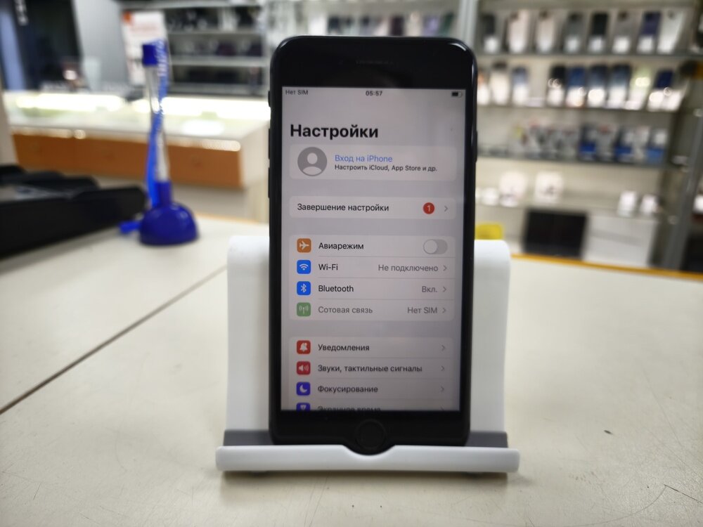 Смартфон Apple iPhone 8 64Gb — фото 1