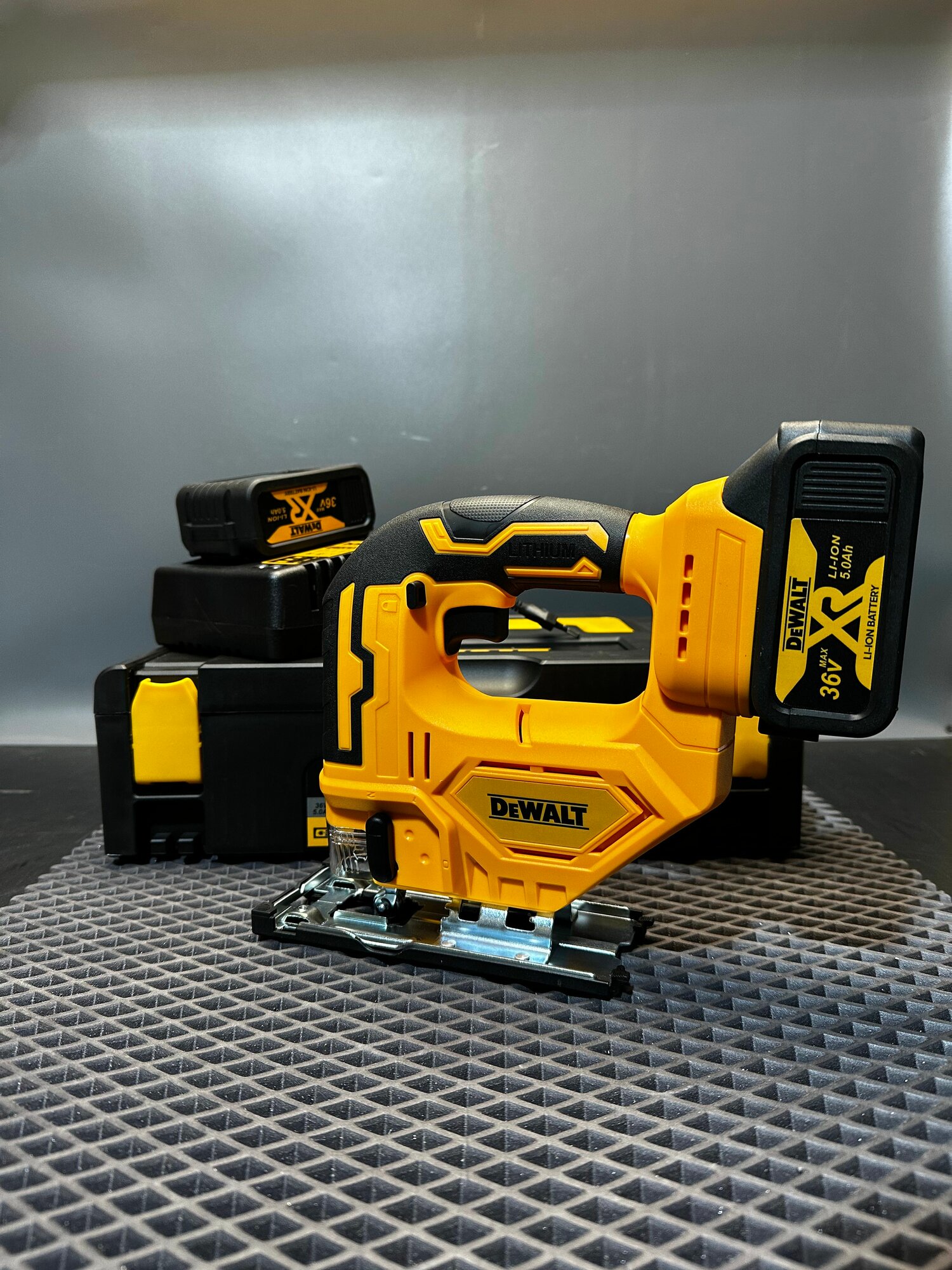 Аккумуляторный электрический лобзик DeWALT 36V