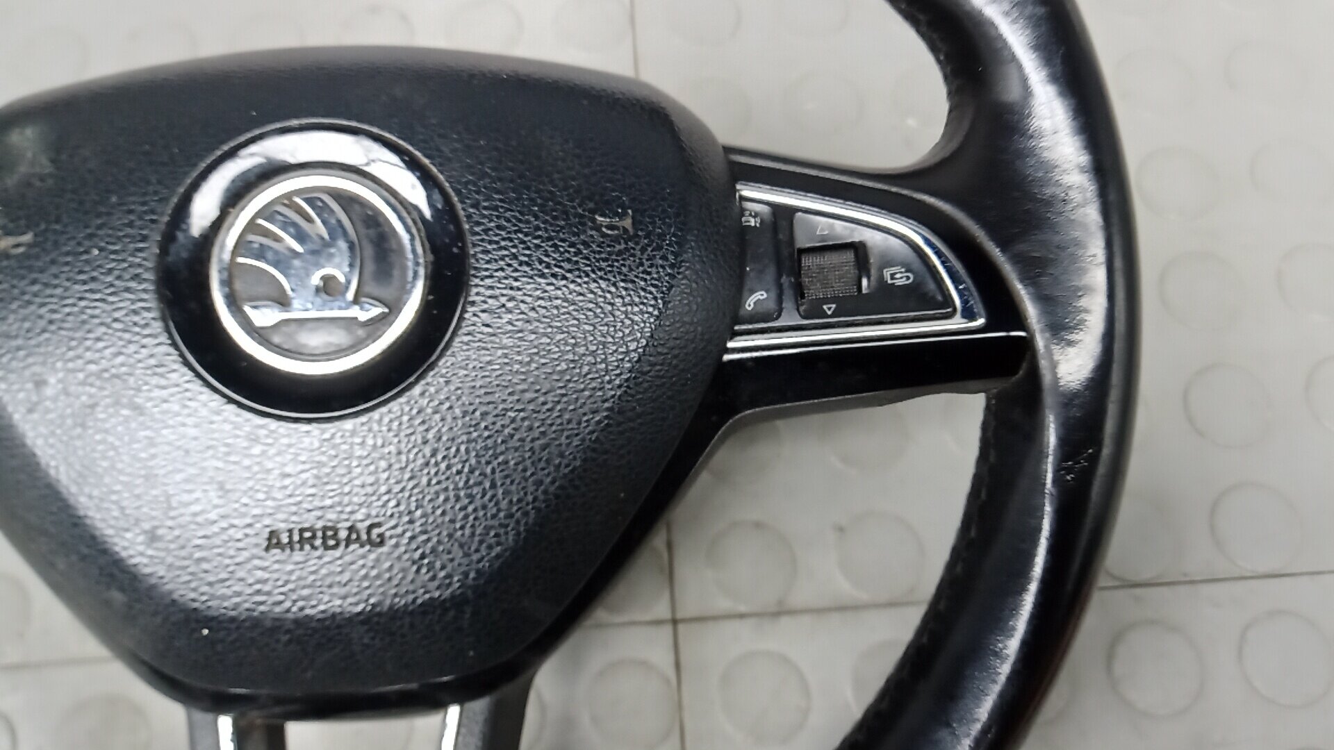 Руль SKODA OCTAVIA A7 — фото 1