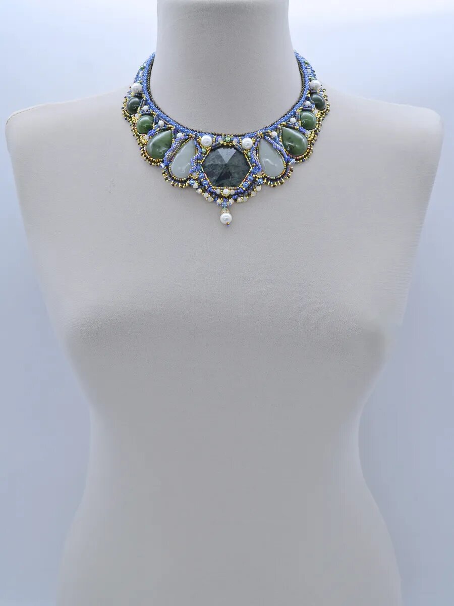 Бусы, бисер, кристаллы Swarovski, кристалл, нефрит