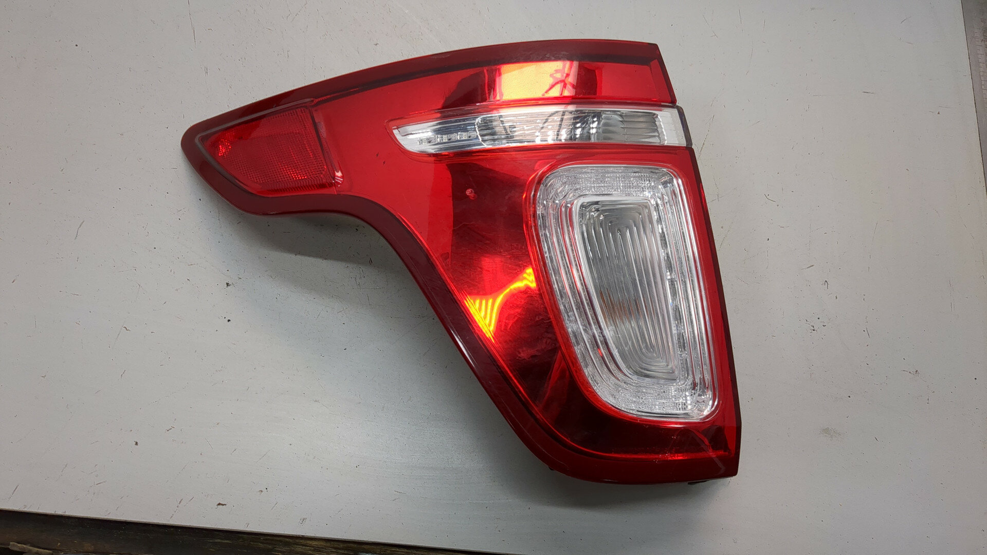 Фонарь (задний) левый Ford Explorer Б/У