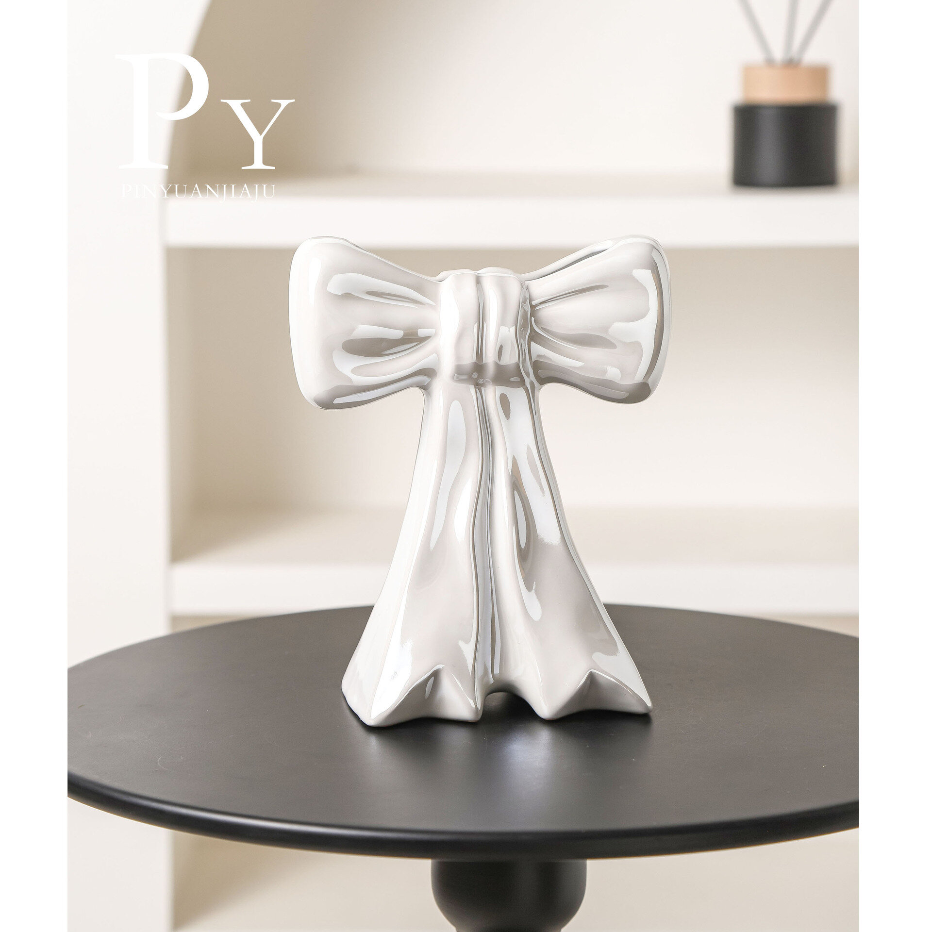 Простая декоративная ваза с узором бабочек15*8*19cm